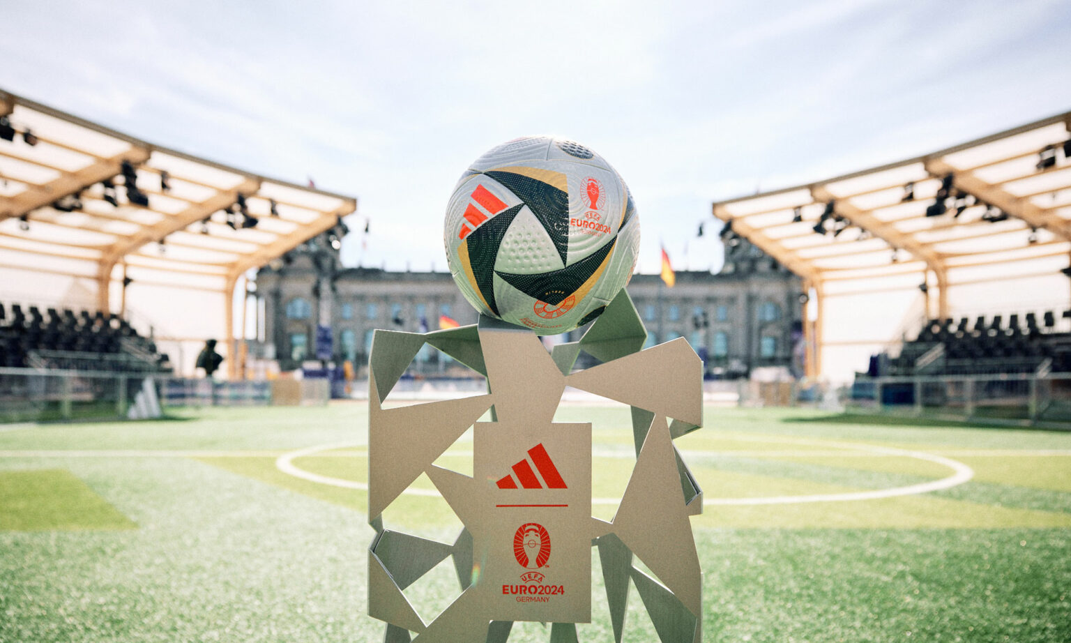 EM 2024: Spielball Fussballliebe Finale » Fußball-Team